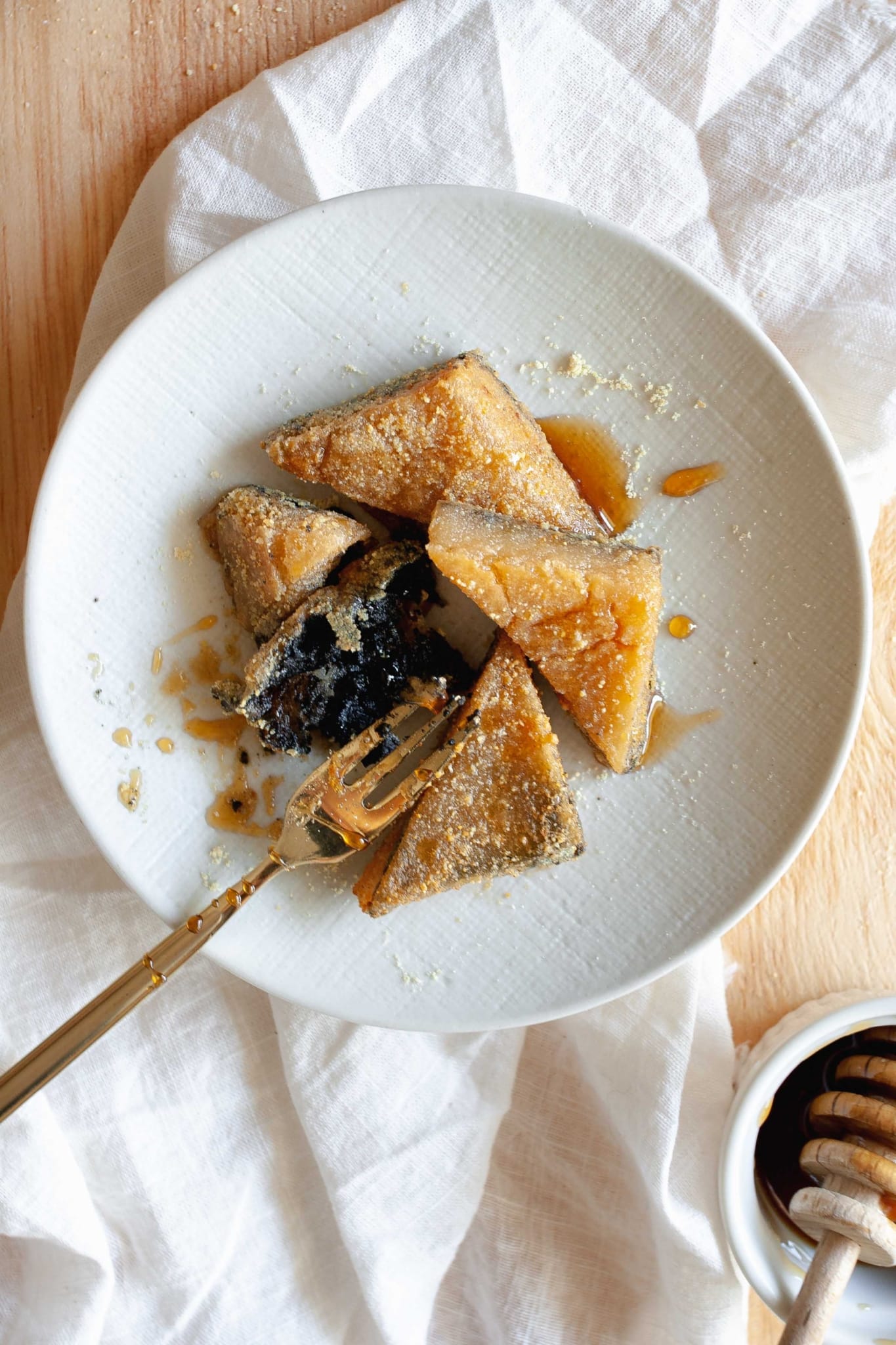 Mochi Bread Bites with Black Sesame & Roasted Bean Powder aka the ...